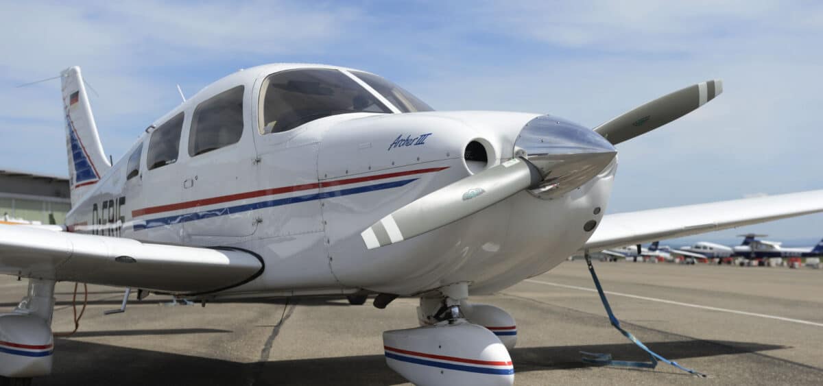 Nutze eine große Auswahl an Piper Fliegern wie die Archer III